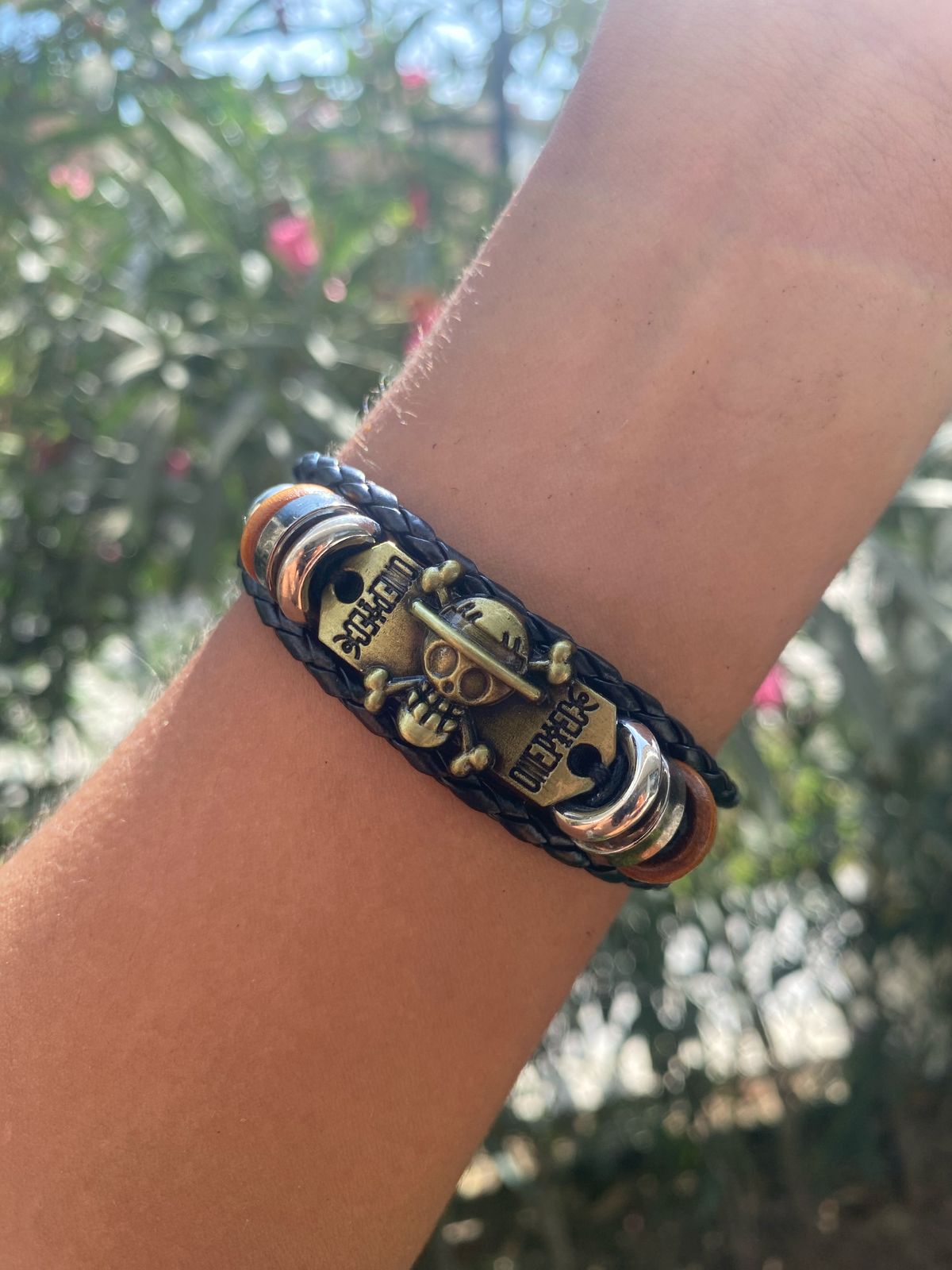 Pulsera Mugiwara con Botones – One Piece Perú